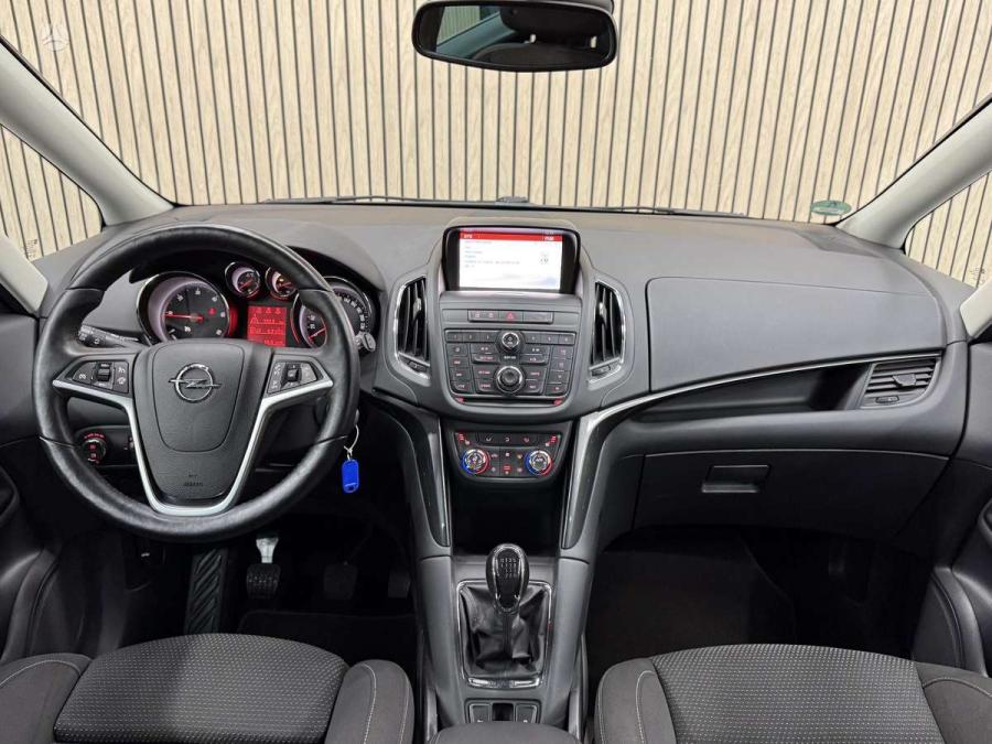 Black Opel Zafira Tourer 2014 in Marijampole, with an engine capacity of 1.96 L and mileage of 232 thousand km for 5650 €, photo 20 on AUTOMOTO.COM.LV