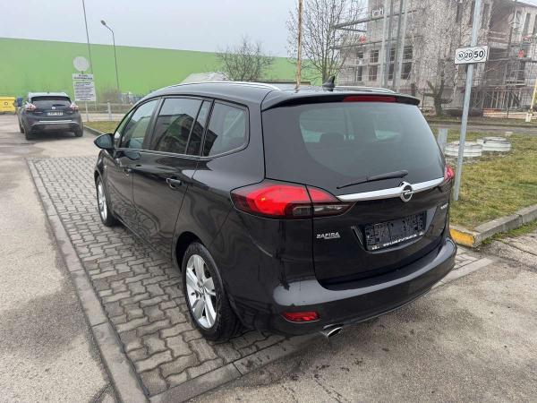 Black Opel Zafira Tourer 2015 in Kaunas, with an engine capacity of 1.96 L and mileage of 166 thousand km for 6350 €, photo 4 on AUTOMOTO.COM.LV