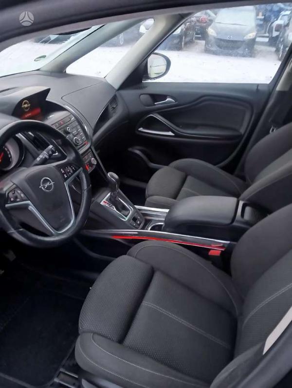 Black Opel Zafira Tourer 2015 in Ukmerge, with an engine capacity of 1.96 L and mileage of 293 thousand km for 5200 €, photo 11 on AUTOMOTO.COM.LV