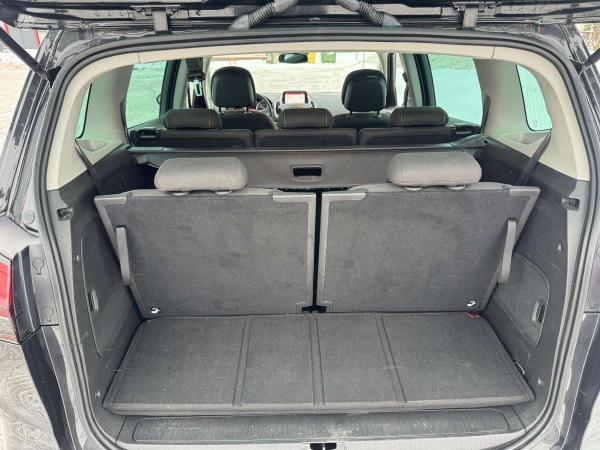 Black Opel Zafira Tourer 2015 in Kaunas, with an engine capacity of 1.96 L and mileage of 167 thousand km for 6450 €, photo 11 on AUTOMOTO.COM.LV
