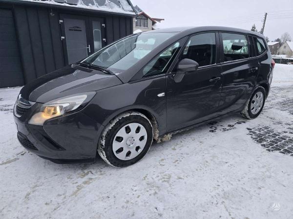 Black Opel Zafira Tourer 2015 in Rokiskis, with an engine capacity of 1.60 L and mileage of 198 thousand km for 4450 €, photo 1 on AUTOMOTO.COM.LV