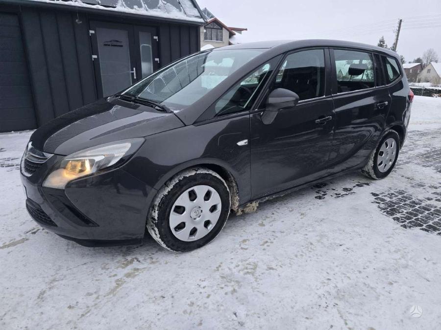 Black Opel Zafira Tourer 2015 in Rokiskis, with an engine capacity of 1.60 L and mileage of 198 thousand km for 4450 €, photo 1 on AUTOMOTO.COM.LV