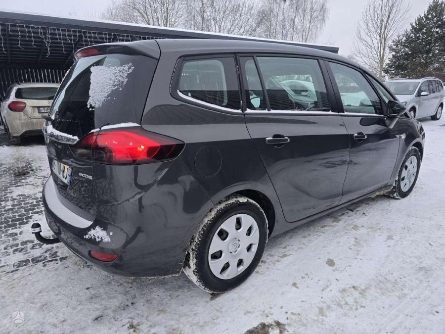 Black Opel Zafira Tourer 2015 in Rokiskis, with an engine capacity of 1.60 L and mileage of 198 thousand km for 4450 €, photo 3 on AUTOMOTO.COM.LV