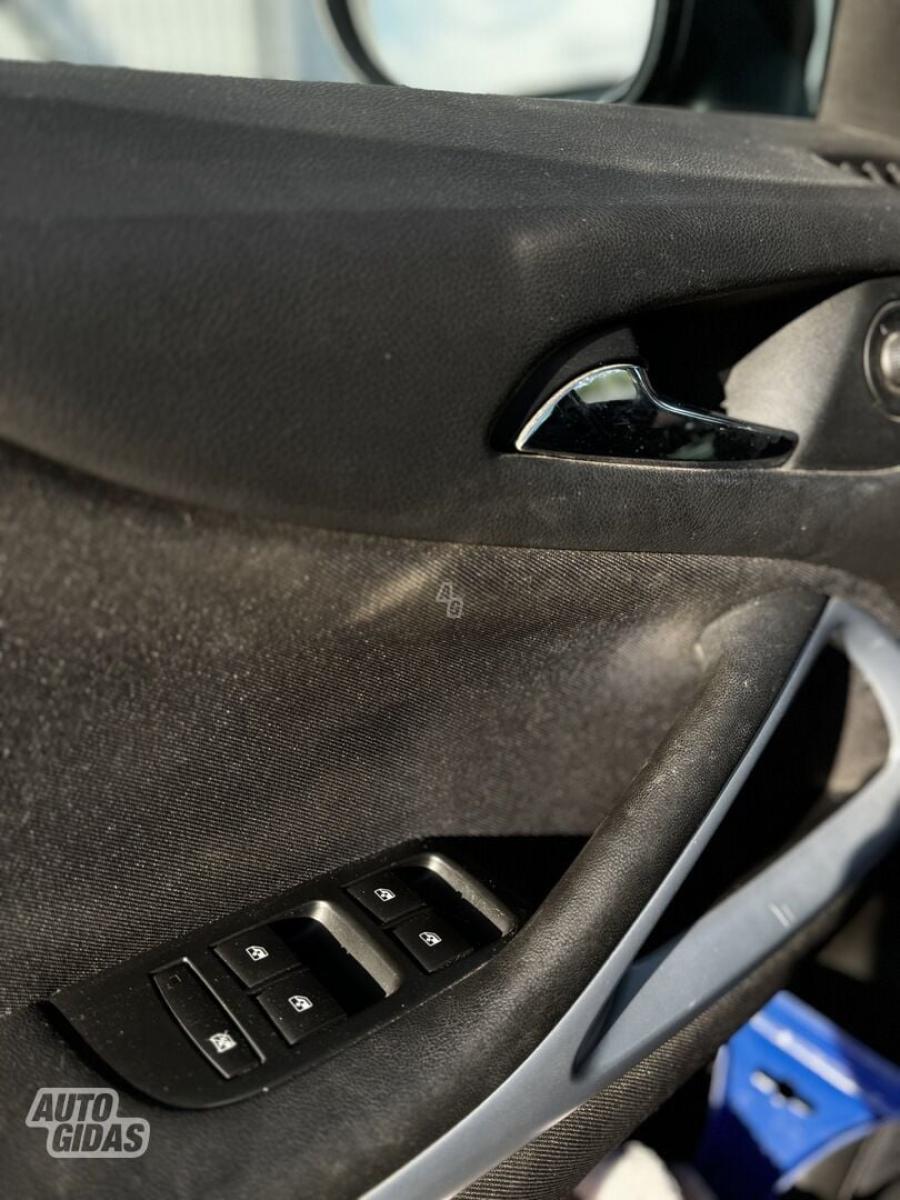 Black Opel Zafira Tourer 2015 in Klaipeda, with an engine capacity of 2.00 L and mileage of 285 thousand km for 5750 €, photo 12 on AUTOMOTO.COM.LV
