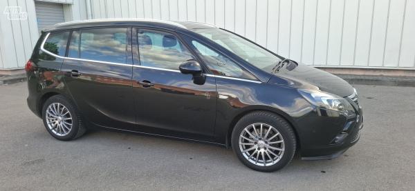 Black Opel Zafira Tourer 2015 in Jonava, with an engine capacity of 1.60 L and mileage of 237 thousand km for 5950 €, photo 2 on AUTOMOTO.COM.LV