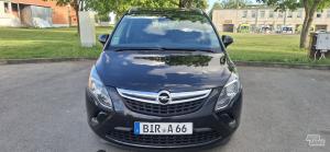 Black Opel Zafira Tourer 2015 in Jonava, with an engine capacity of 1.60 L and mileage of 237 thousand km for 5950 €, photo 4 on AUTOMOTO.COM.LV