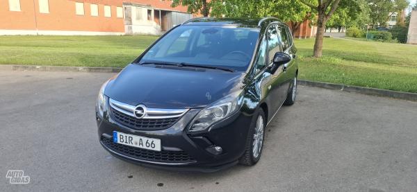 Black Opel Zafira Tourer 2015 in Jonava, with an engine capacity of 1.60 L and mileage of 237 thousand km for 5950 €, photo 4 on AUTOMOTO.COM.LV