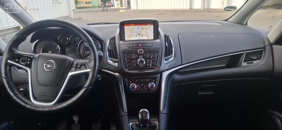 Black Opel Zafira Tourer 2015 in Jonava, with an engine capacity of 1.60 L and mileage of 237 thousand km for 5950 €, photo 11 on AUTOMOTO.COM.LV