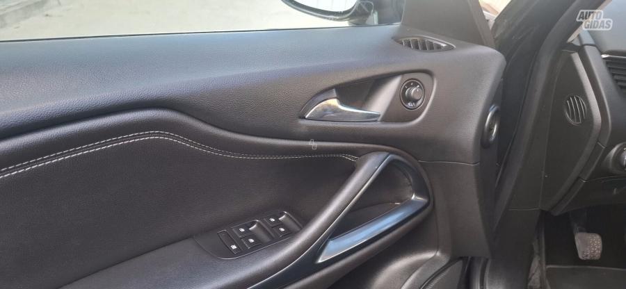 Black Opel Zafira Tourer 2015 in Jonava, with an engine capacity of 1.60 L and mileage of 237 thousand km for 5950 €, photo 17 on AUTOMOTO.COM.LV