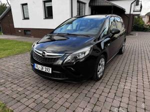 Black Opel Zafira Tourer 2015 in Gargzdai, with an engine capacity of 1.96 L and mileage of 239 thousand km for 5799 €, photo 3 on AUTOMOTO.COM.LV