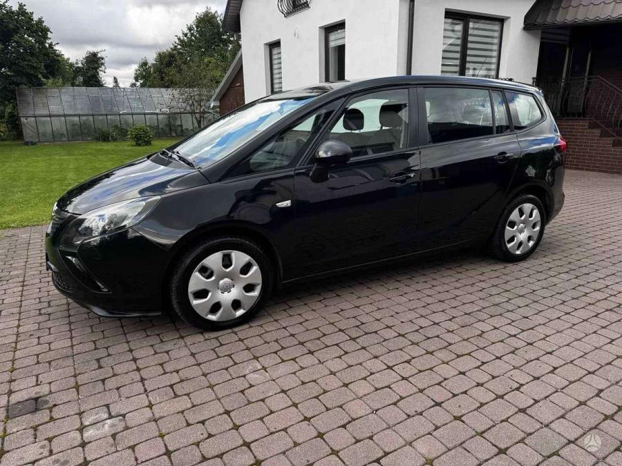 Black Opel Zafira Tourer 2015 in Gargzdai, with an engine capacity of 1.96 L and mileage of 239 thousand km for 5799 €, photo 4 on AUTOMOTO.COM.LV