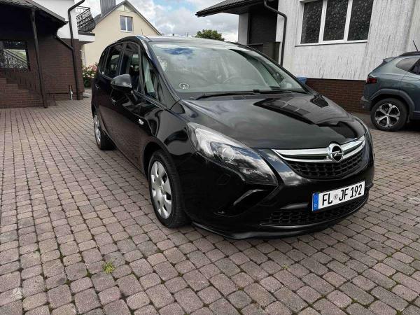 Black Opel Zafira Tourer 2015 in Gargzdai, with an engine capacity of 1.96 L and mileage of 239 thousand km for 5799 €, photo 9 on AUTOMOTO.COM.LV