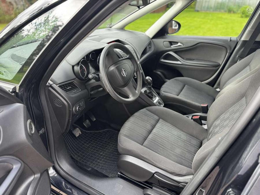 Black Opel Zafira Tourer 2015 in Gargzdai, with an engine capacity of 1.96 L and mileage of 239 thousand km for 5799 €, photo 12 on AUTOMOTO.COM.LV