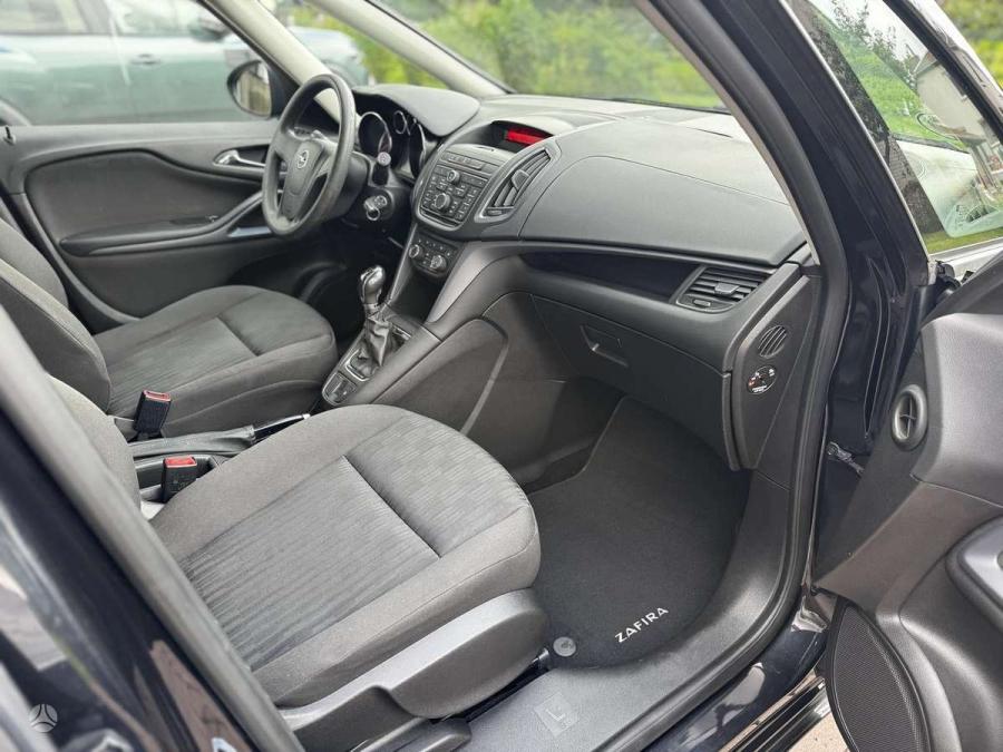 Black Opel Zafira Tourer 2015 in Gargzdai, with an engine capacity of 1.96 L and mileage of 239 thousand km for 5799 €, photo 13 on AUTOMOTO.COM.LV