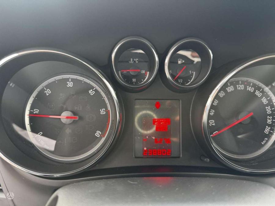 Black Opel Zafira Tourer 2015 in Gargzdai, with an engine capacity of 1.96 L and mileage of 239 thousand km for 5799 €, photo 16 on AUTOMOTO.COM.LV