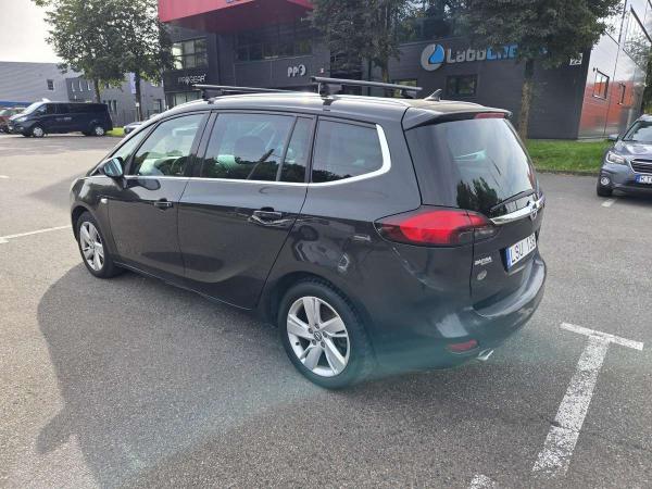 Black Opel Zafira Tourer 2015 in Vilnius, with an engine capacity of 1.96 L and mileage of 256 thousand km for 5750 €, photo 1 on AUTOMOTO.COM.LV