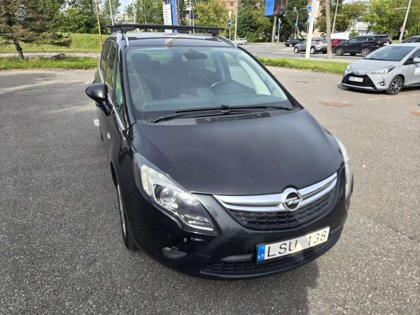 Black Opel Zafira Tourer 2015 in Vilnius, with an engine capacity of 1.96 L and mileage of 256 thousand km for 5750 €, photo 3 on AUTOMOTO.COM.LV