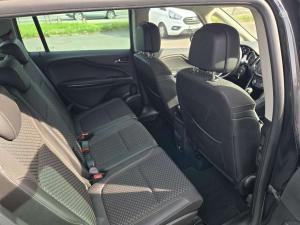 Black Opel Zafira Tourer 2015 in Vilnius, with an engine capacity of 1.96 L and mileage of 256 thousand km for 5750 €, photo 5 on AUTOMOTO.COM.LV