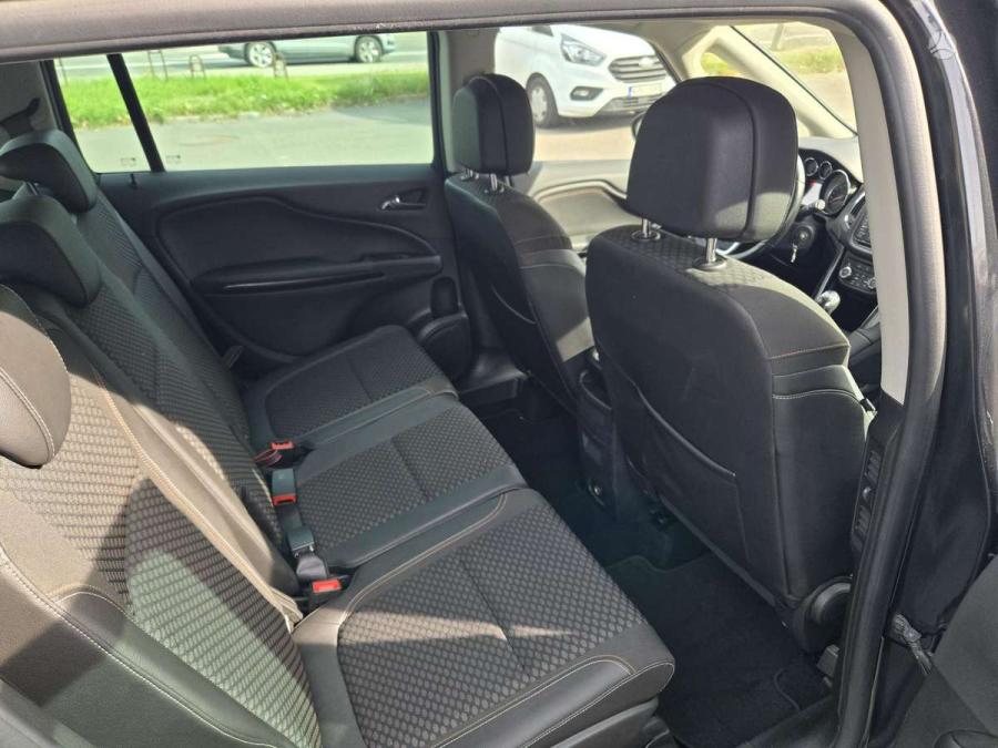 Black Opel Zafira Tourer 2015 in Vilnius, with an engine capacity of 1.96 L and mileage of 256 thousand km for 5750 €, photo 5 on AUTOMOTO.COM.LV