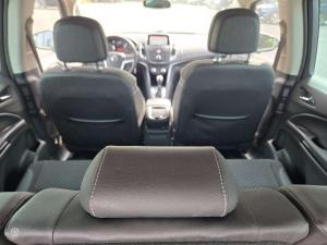 Black Opel Zafira Tourer 2015 in Vilnius, with an engine capacity of 1.96 L and mileage of 256 thousand km for 5750 €, photo 6 on AUTOMOTO.COM.LV