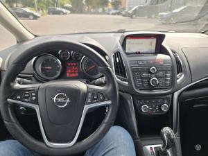 Black Opel Zafira Tourer 2015 in Vilnius, with an engine capacity of 1.96 L and mileage of 256 thousand km for 5750 €, photo 7 on AUTOMOTO.COM.LV