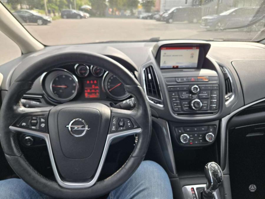 Black Opel Zafira Tourer 2015 in Vilnius, with an engine capacity of 1.96 L and mileage of 256 thousand km for 5750 €, photo 7 on AUTOMOTO.COM.LV