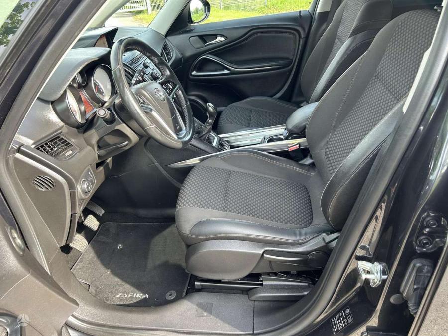 Melns Opel Zafira Tourer 2015 Šauļi, ar dzinēja tilpumu 1.60 L un nobraukumu 259 tūkst. km par 4850 €, foto 15 vietnē AUTOMOTO.COM.LV