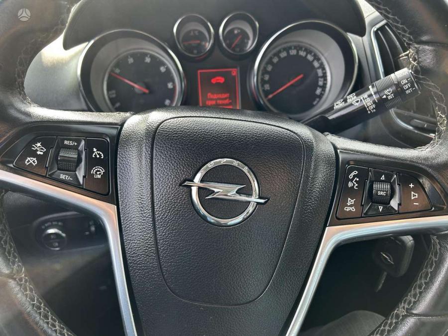 Melns Opel Zafira Tourer 2015 Šauļi, ar dzinēja tilpumu 1.60 L un nobraukumu 259 tūkst. km par 4850 €, foto 17 vietnē AUTOMOTO.COM.LV