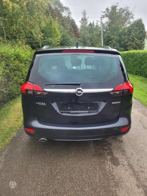 Black Opel Zafira Tourer 2015 in Vilkaviskis, with an engine capacity of 1.96 L and mileage of 178 thousand km for 5400 €, photo 4 on AUTOMOTO.COM.LV