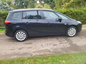 Black Opel Zafira Tourer 2015 in Vilkaviskis, with an engine capacity of 1.96 L and mileage of 178 thousand km for 5400 €, photo 5 on AUTOMOTO.COM.LV