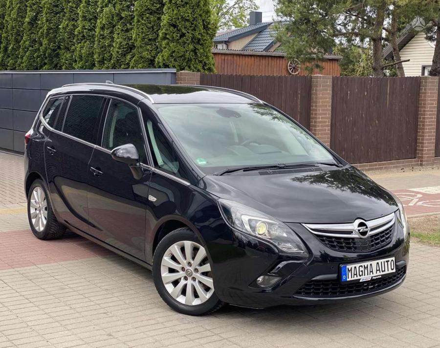 Black Opel Zafira Tourer 2016 in Marijampole, with an engine capacity of 1.96 L and mileage of 272 thousand km for 7250 €, photo 3 on AUTOMOTO.COM.LV