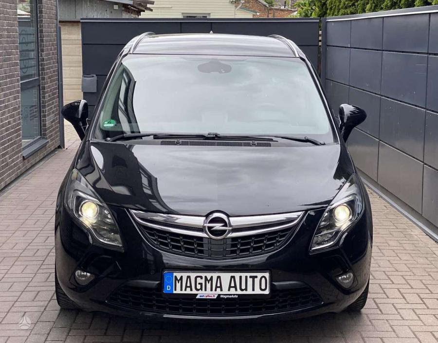 Black Opel Zafira Tourer 2016 in Marijampole, with an engine capacity of 1.96 L and mileage of 272 thousand km for 7250 €, photo 4 on AUTOMOTO.COM.LV