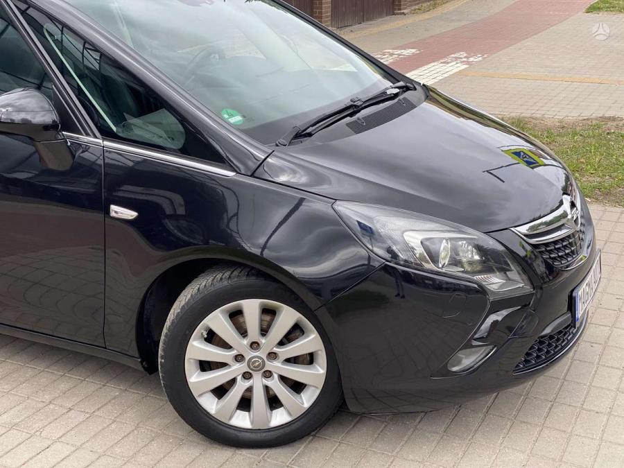 Black Opel Zafira Tourer 2016 in Marijampole, with an engine capacity of 1.96 L and mileage of 272 thousand km for 7250 €, photo 10 on AUTOMOTO.COM.LV