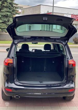 Black Opel Zafira Tourer 2016 in Marijampole, with an engine capacity of 1.96 L and mileage of 272 thousand km for 7250 €, photo 17 on AUTOMOTO.COM.LV