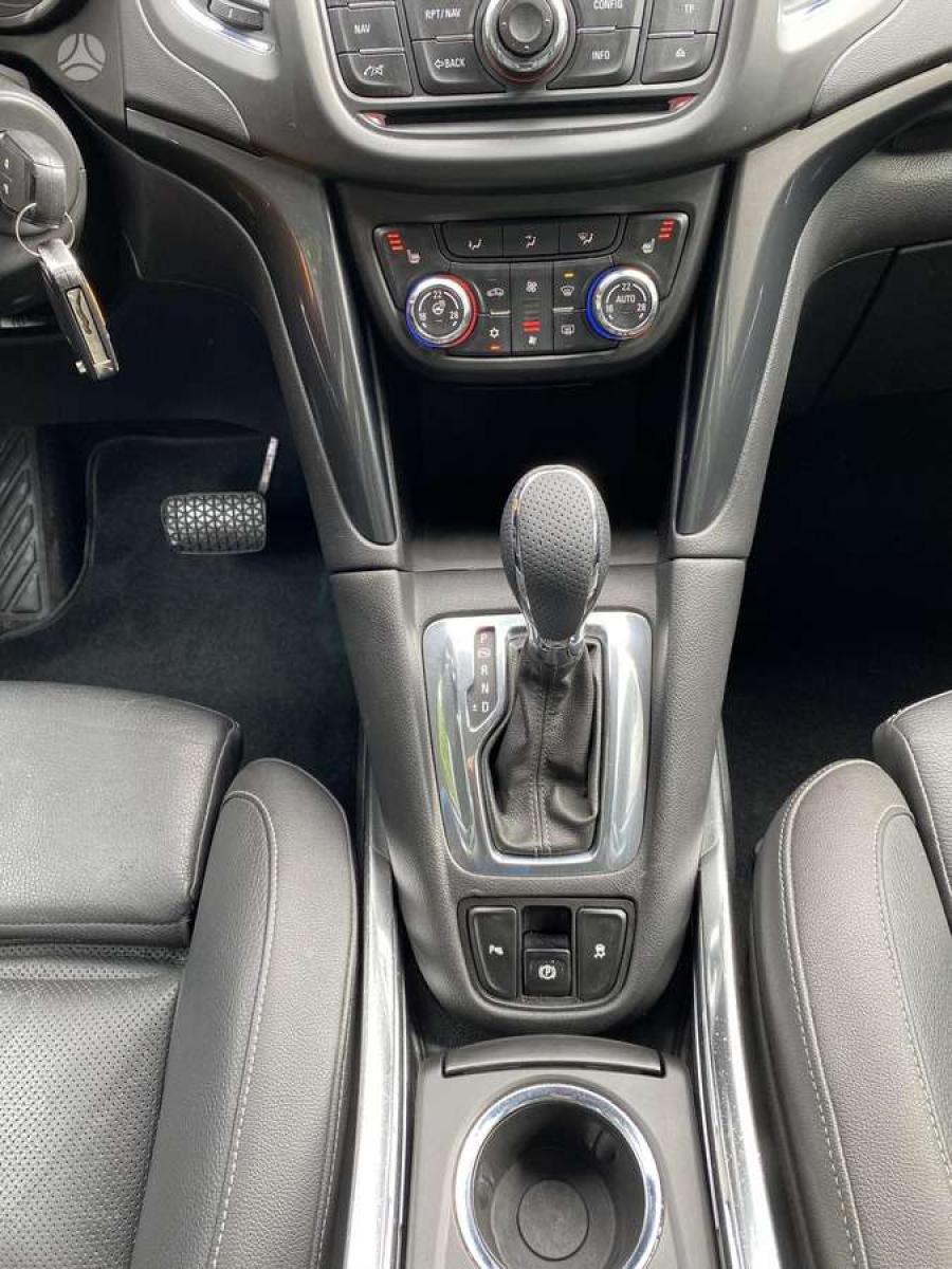 Black Opel Zafira Tourer 2016 in Marijampole, with an engine capacity of 1.96 L and mileage of 272 thousand km for 7250 €, photo 32 on AUTOMOTO.COM.LV