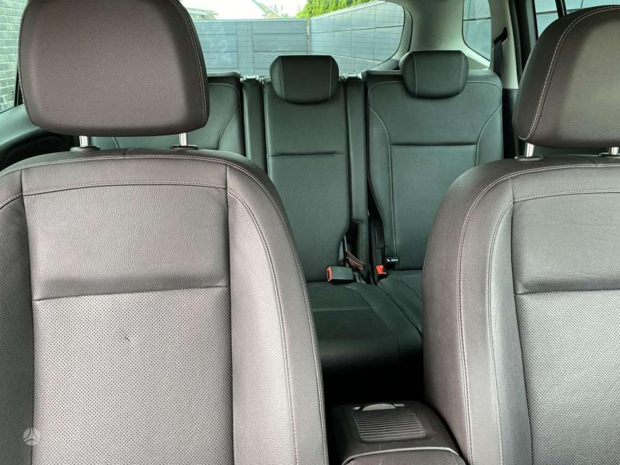 Black Opel Zafira Tourer 2016 in Marijampole, with an engine capacity of 1.96 L and mileage of 272 thousand km for 7250 €, photo 36 on AUTOMOTO.COM.LV