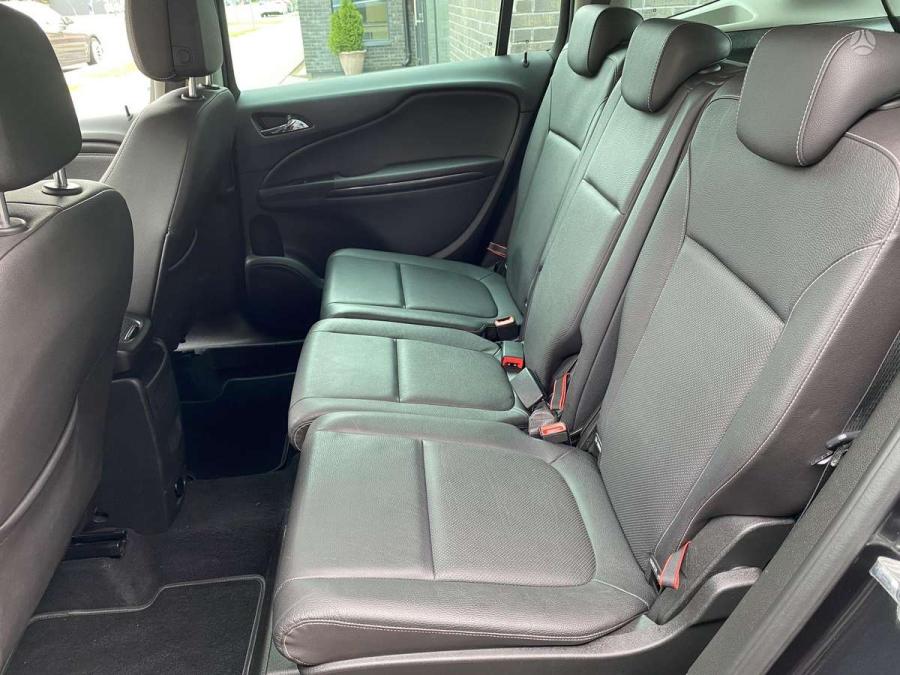 Black Opel Zafira Tourer 2016 in Marijampole, with an engine capacity of 1.96 L and mileage of 272 thousand km for 7250 €, photo 38 on AUTOMOTO.COM.LV