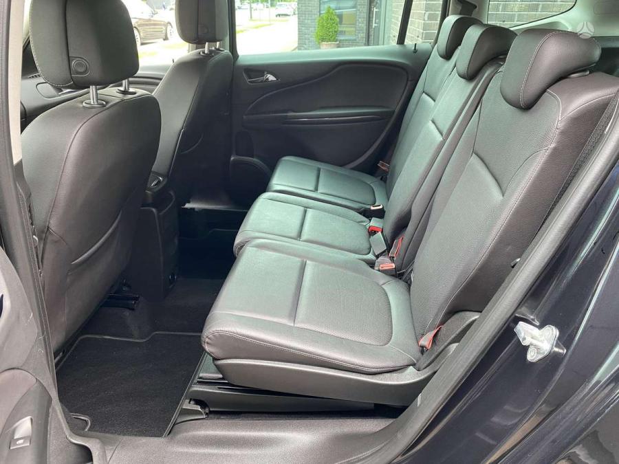 Black Opel Zafira Tourer 2016 in Marijampole, with an engine capacity of 1.96 L and mileage of 272 thousand km for 7250 €, photo 39 on AUTOMOTO.COM.LV