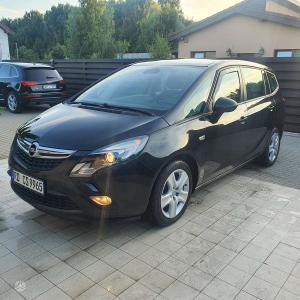 Black Opel Zafira Tourer 2016 in Klaipeda, with an engine capacity of 1.60 L and mileage of 195 thousand km for 6190 €, photo 4 on AUTOMOTO.COM.LV