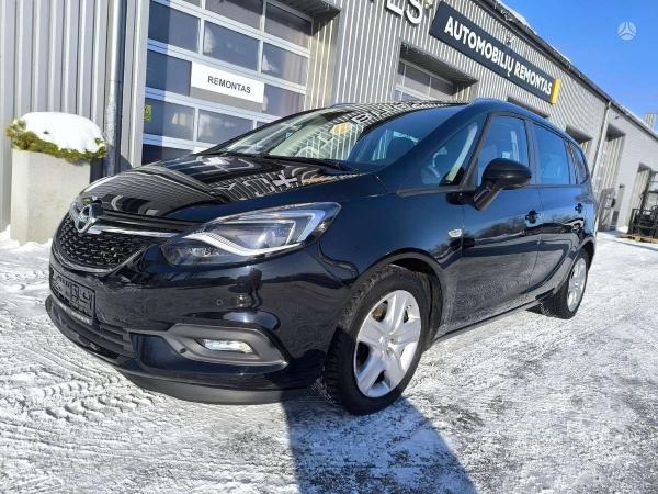 Black Opel Zafira Tourer 2017 in Joniskis, with an engine capacity of 2.00 L and mileage of 225 thousand km for 7050 €, photo 1 on AUTOMOTO.COM.LV