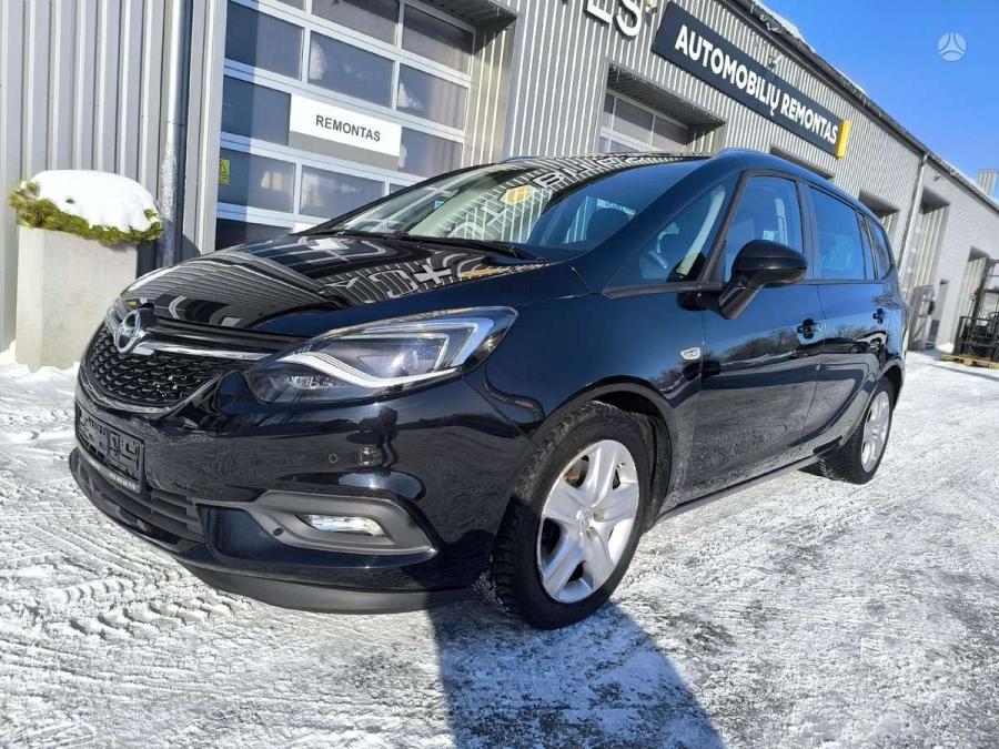 Black Opel Zafira Tourer 2017 in Joniskis, with an engine capacity of 2.00 L and mileage of 225 thousand km for 7050 €, photo 1 on AUTOMOTO.COM.LV