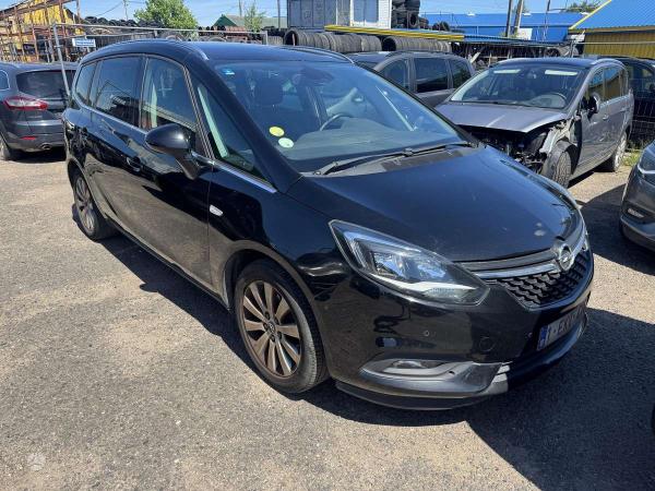 Black Opel Zafira Tourer 2017 in Kaunas, with an engine capacity of 1.60 L and mileage of 250 thousand km for 5250 €, photo 2 on AUTOMOTO.COM.LV