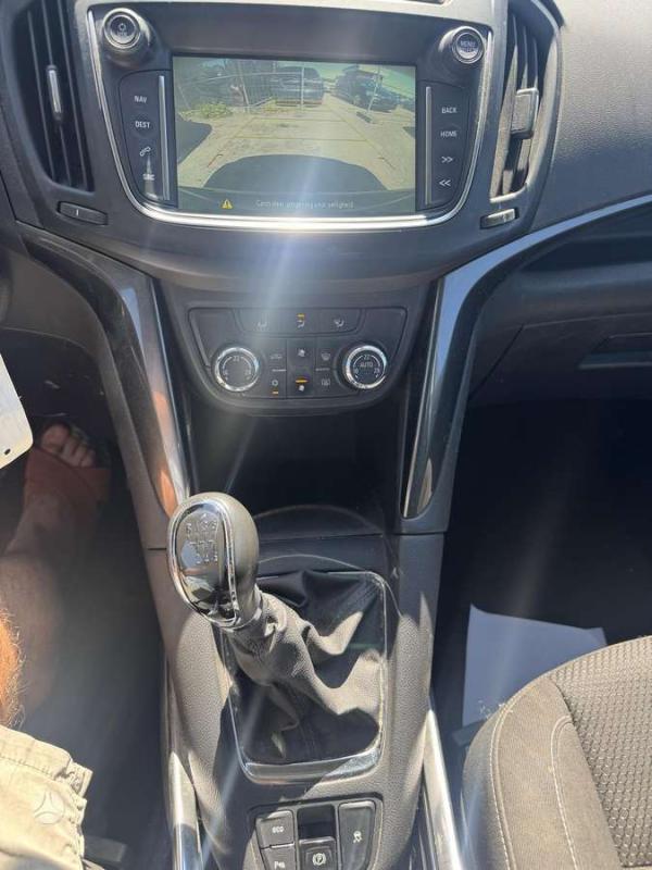 Black Opel Zafira Tourer 2017 in Kaunas, with an engine capacity of 1.60 L and mileage of 250 thousand km for 5250 €, photo 10 on AUTOMOTO.COM.LV