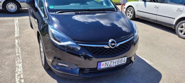 Black Opel Zafira Tourer 2017 in Siauliai, with an engine capacity of 1.96 L and mileage of 223 thousand km for 6999 €, photo 1 on AUTOMOTO.COM.LV