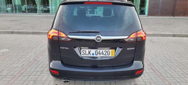 Black Opel Zafira Tourer 2017 in Siauliai, with an engine capacity of 1.96 L and mileage of 223 thousand km for 6999 €, photo 5 on AUTOMOTO.COM.LV