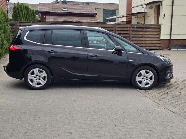 Black Opel Zafira Tourer 2017 in Kretinga, with an engine capacity of 1.96 L and mileage of 304 thousand km for 7999 €, photo 8 on AUTOMOTO.COM.LV