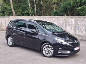 Melns Opel Zafira Tourer 2018 Viļņa, ar dzinēja tilpumu 1.96 L un nobraukumu 136 tūkst. km par 8400 €, foto  vietnē AUTOMOTO.COM.LV