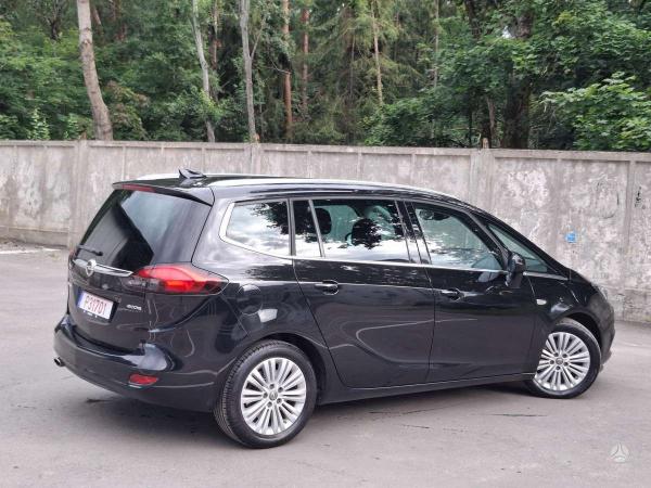 Black Opel Zafira Tourer 2018 in Vilnius, with an engine capacity of 1.96 L and mileage of 136 thousand km for 8400 €, photo 2 on AUTOMOTO.COM.LV