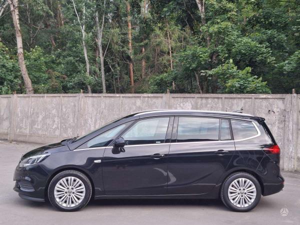 Black Opel Zafira Tourer 2018 in Vilnius, with an engine capacity of 1.96 L and mileage of 136 thousand km for 8400 €, photo 4 on AUTOMOTO.COM.LV