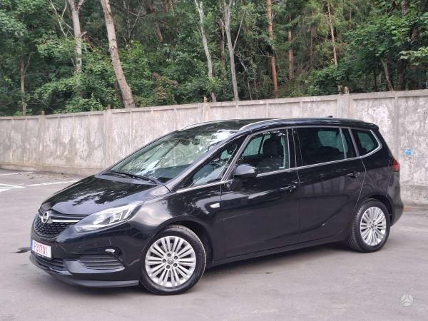 Black Opel Zafira Tourer 2018 in Vilnius, with an engine capacity of 1.96 L and mileage of 136 thousand km for 8400 €, photo 5 on AUTOMOTO.COM.LV